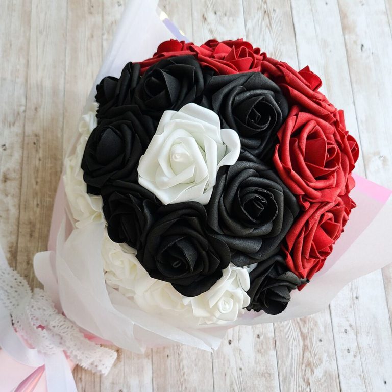 Pokeball Rose Bouquet - Shut Up And Take My Yen